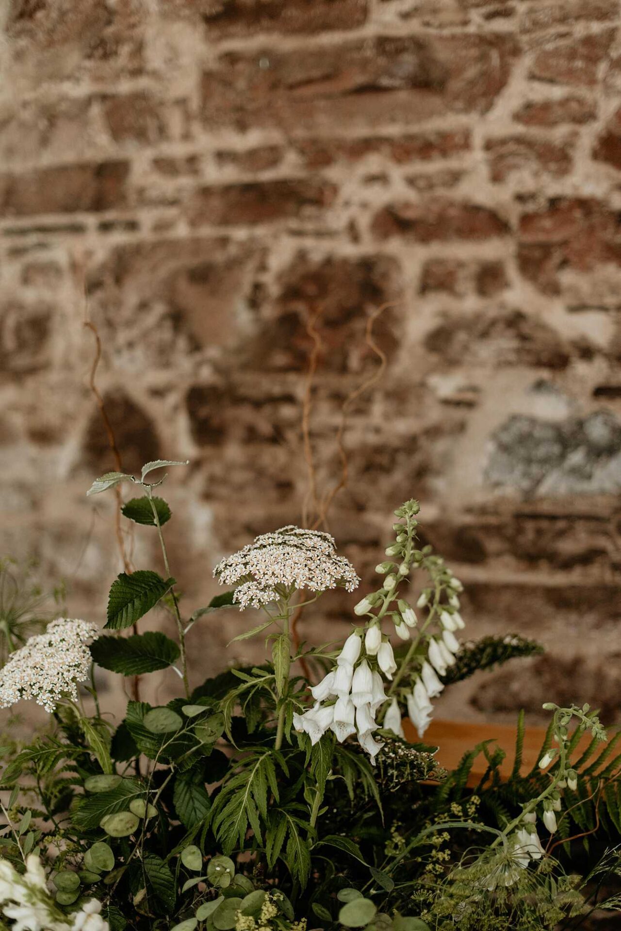 Modern flowers: 5 styles we're crushing on for weddings | Gloam