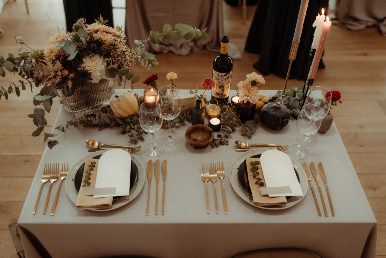 A Crear Wedding with Romantic, Autumnal Scottish Wedding Styling